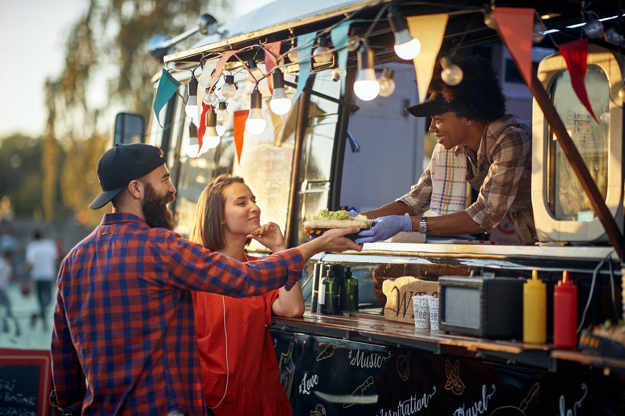 Food trucks : ces cousins du camping-car qui cartonnent en France ...