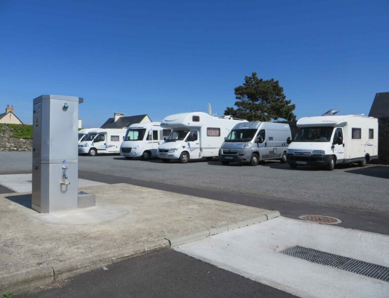 Zoom sur l’aire de camping-cars de Granville (50) - Camping-car.com